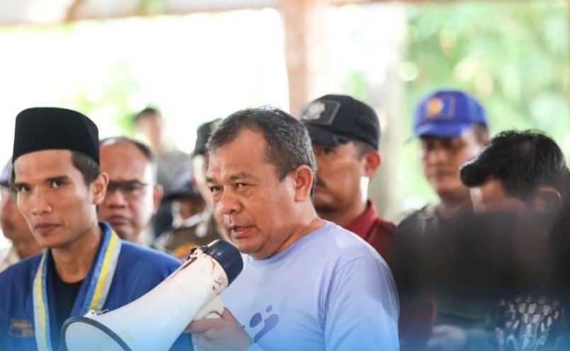 Pj. Bupati Kabupaten Purwakarta Benni Irwan menemui aksi Demo Mahasiswa ... Pj. Bupati Kabupaten Purwakarta Benni Irwan menemui aksi Demo Mahasiswa ...