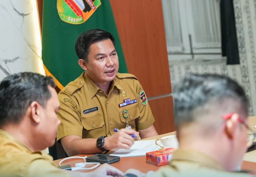 Sekretaris Daerah Kabupaten Purwakarta Norman Nugraha memimpin Rapat TAPD terkait Pembahasan ...