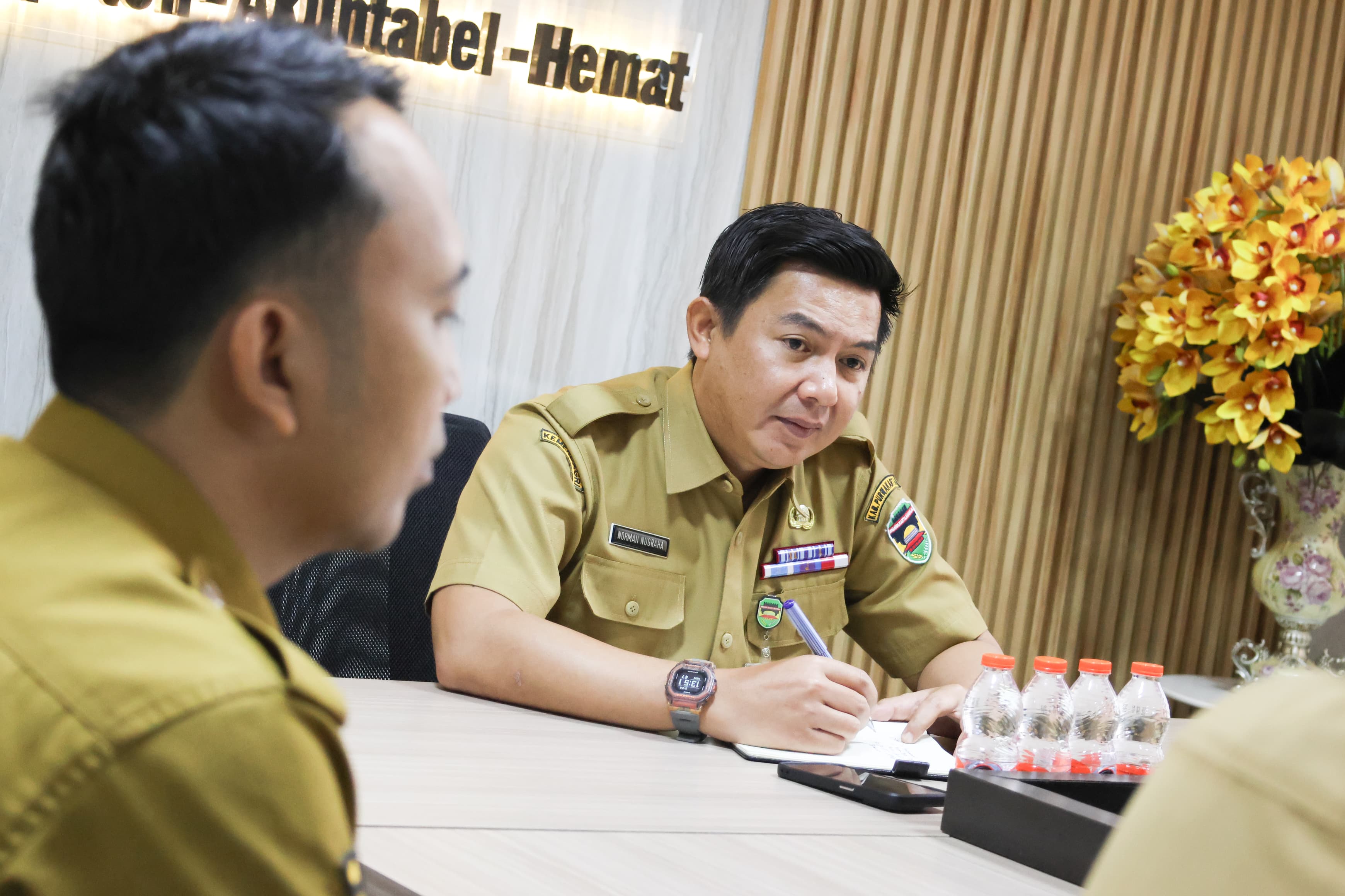 Sekda Purwakarta Norman Nugraha memimpin Rapat Konsolidasi Laporan keuangan Pemerintah Daerah ...